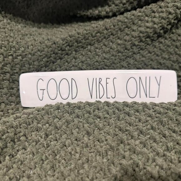 Rae Dunn | Accents | Rae Dunn Good Vibes Only Desk Office Name Plate ...